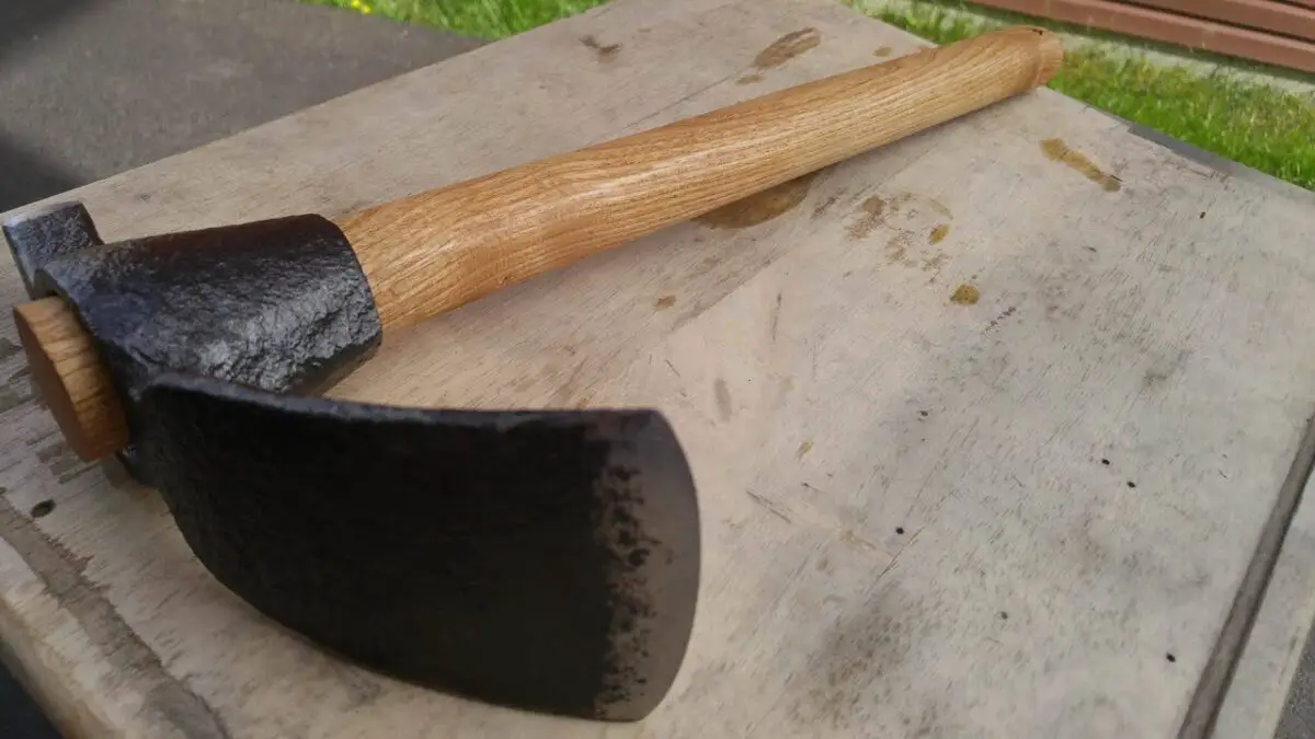 24 Types of Axes: Cutting-Edge Axe Head Designs + Photos - Awesome Axes